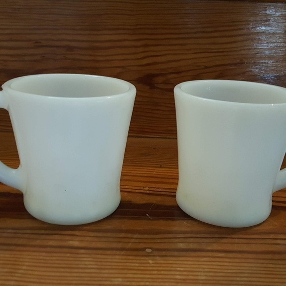 Fire King | Dining | Set Of 2 Vintage Fire King D Handle Coffee Mugs ...